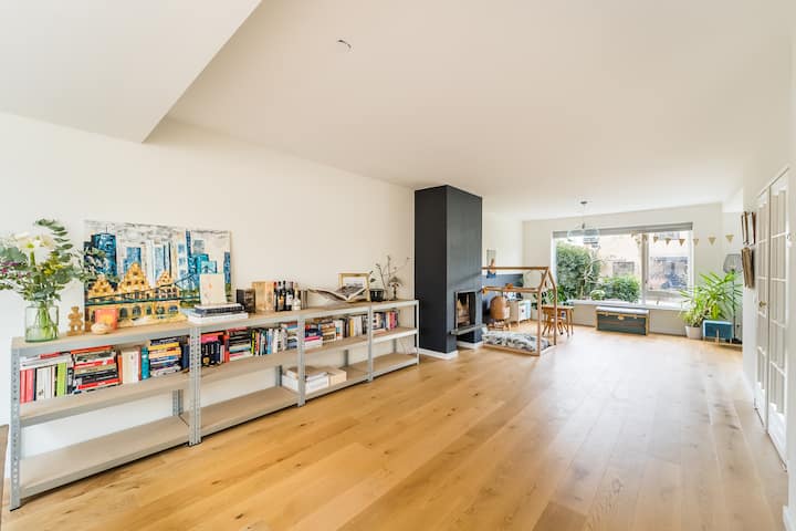 Familiehuis Met Vijf Slaapkamers En Twee Badkamers - Weesp