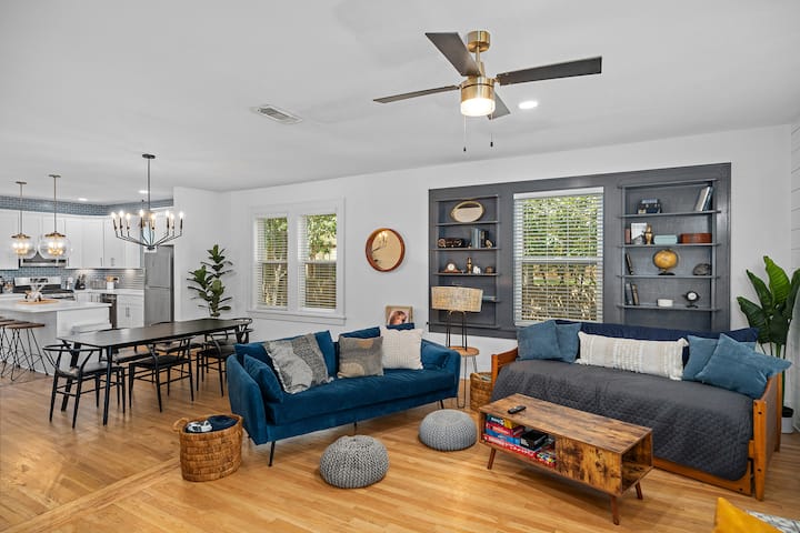 House On Cora - Sleeps 10, Hot Tub & Walk To Main! - Fredericksburg, TX