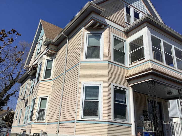 W2 Large, Bright Apartment - New Haven, CT