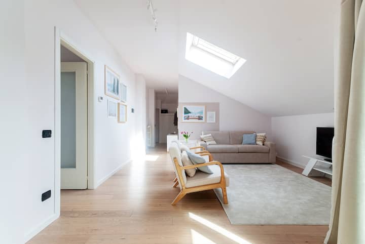 The Lake Suite Fiumelatte - Lake Front Apartment - Varenna