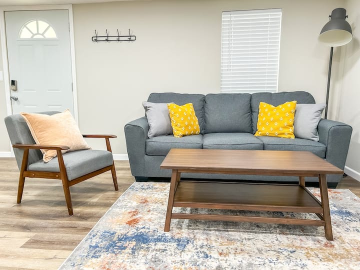Newly Renovated In Northeast Springfield! - Springfield, MO