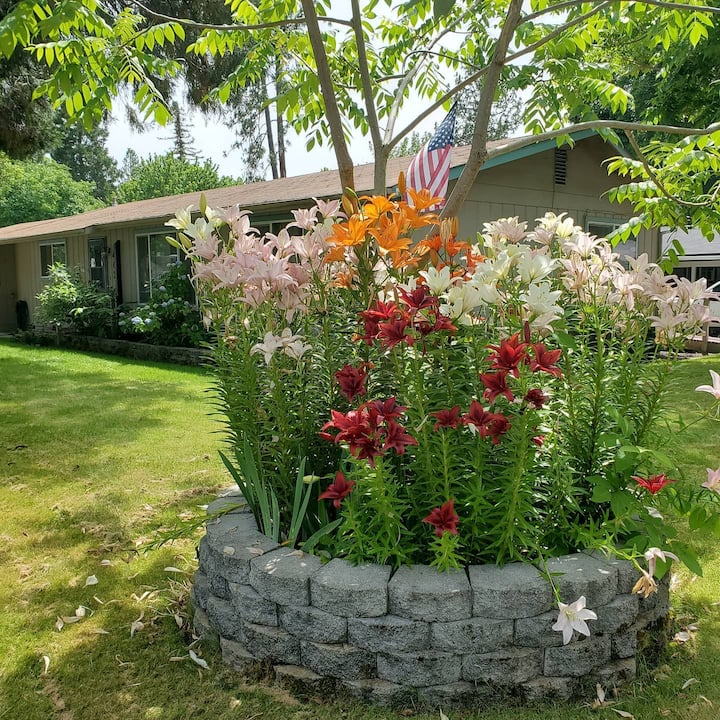 Sweet Residential Duplex - Grants Pass, OR