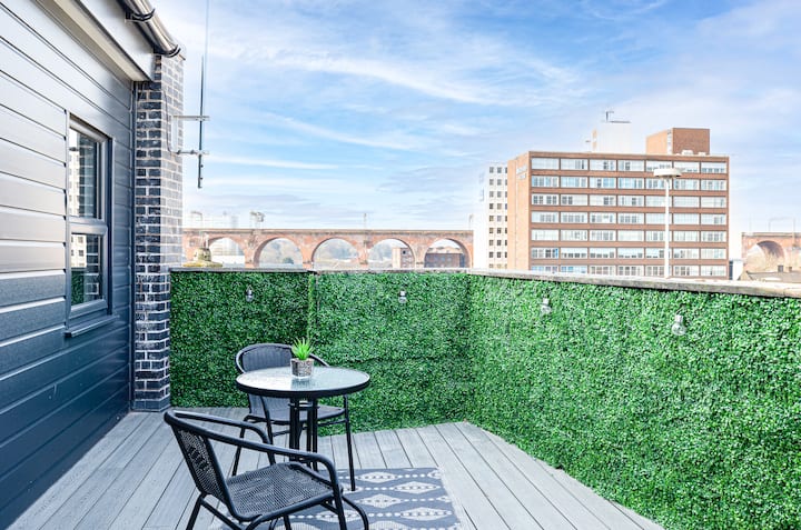 2br Balcony Apt | 100mbps Wi-fi | 2m To Station - Stockport