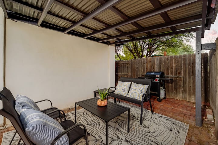 Central | 1 Br & 1 Ba | Guesthouse | Cozy | Fenced - Tucson, AZ