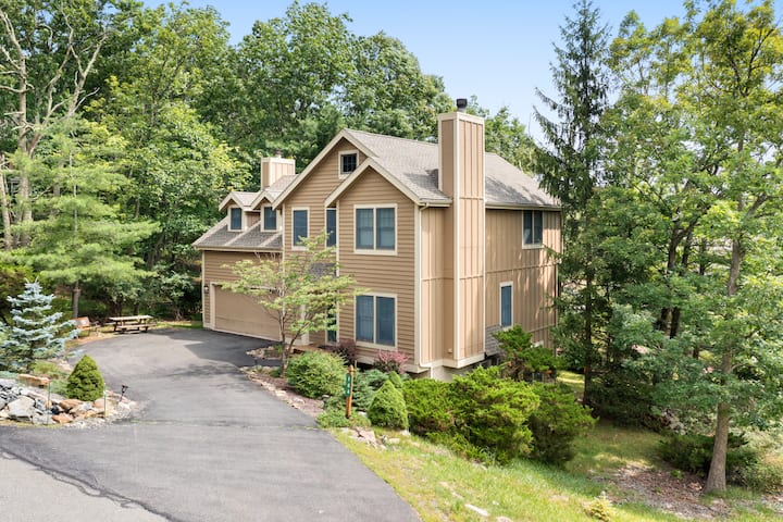 Group Vacation Awaits! - Tannersville, PA