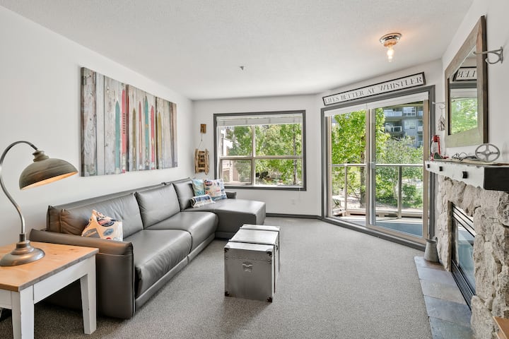 Ski-in/ski-out • Blackcomb • Hot Tub • Sleeps 4 - Whistler Blackcomb