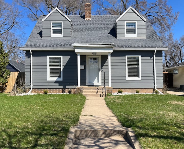 Year Round Hot Tub, 4 Bed 3 Bath, Walk To Nd - South Bend