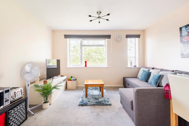Charming Entire 2-bedroom House - Milton Keynes