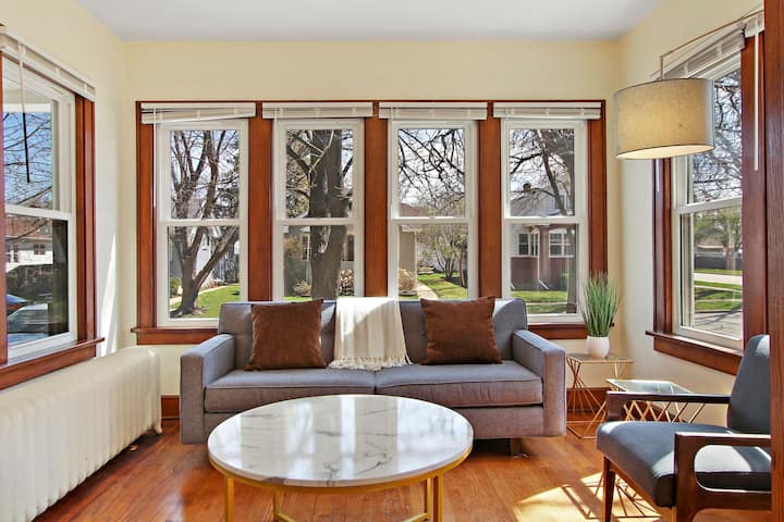 Rustic Charm 2 Bedroom Apartment | Waukegan - Waukegan, IL