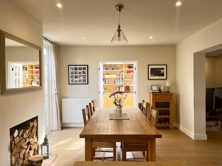 A Cosy Single Bedroom At Wonderful Willow Cottage - Guildford, UK