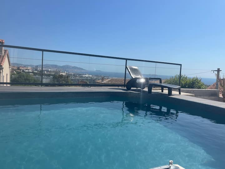 Villa De 130m2 Avec Piscine Privée Chauffée - Marseille