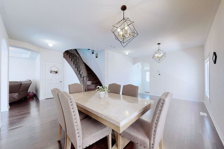 Gorgeous Family Home With Hot Tub~credit Valley - Brampton