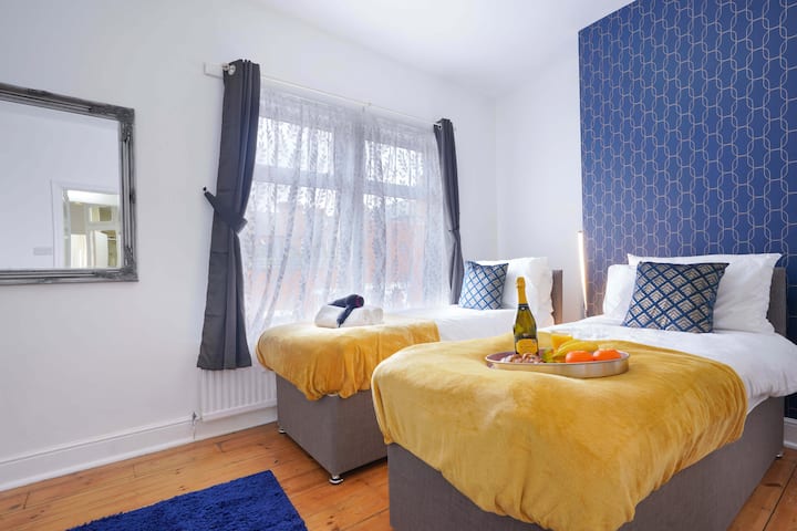 City Centre House - Parking, Fast Wi-fi & Smarttvs - Northampton