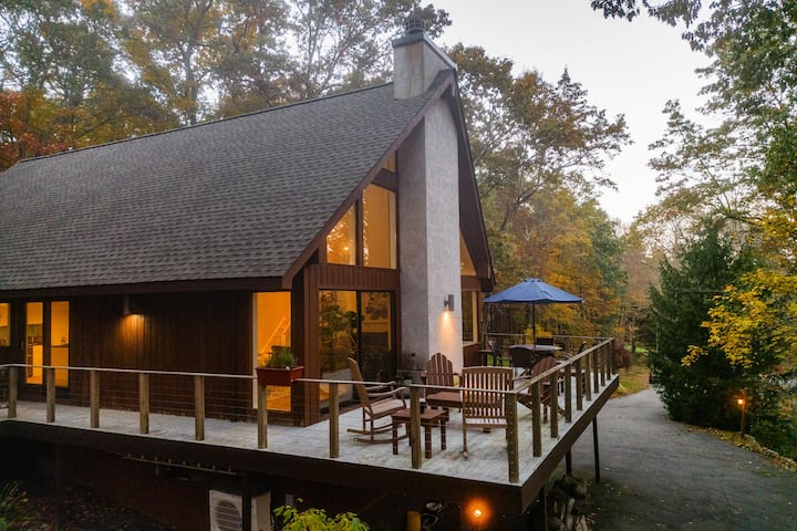 Secluded Mountaintop Getaway W/ Hot Tub - Dutchess County, NY