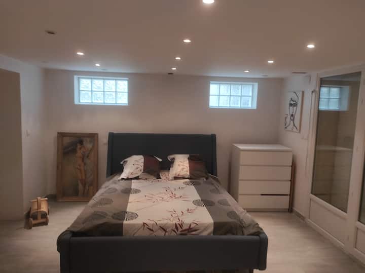 Studio En Rez De Jardin D’une Maison - Rungis