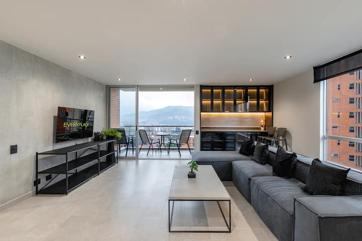 |Ep| Spacious Apt With Ac, Workspace, Views - Medellín