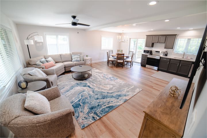 Woodland View House W/ Jacuzzi & Sauna! - Dubuque, IA