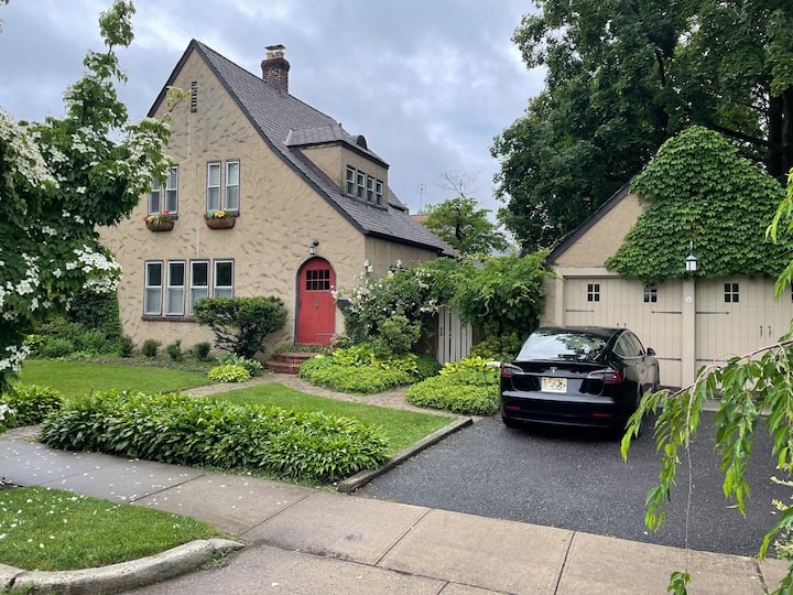The Cutest House In Town! - Princeton, NJ