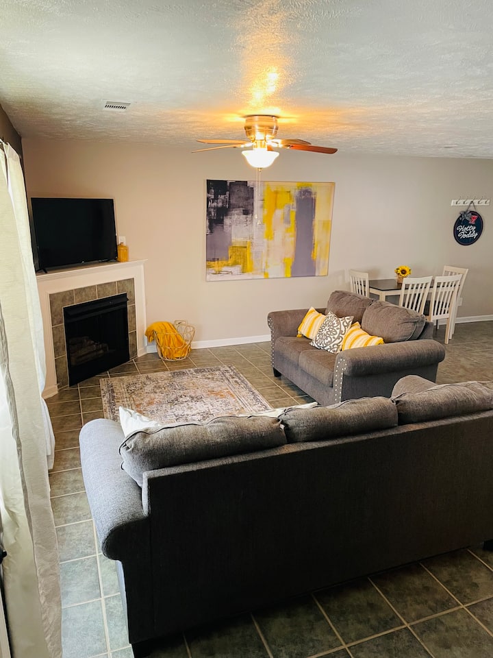 Hotty Place: 2 Bedroom Condo - Oxford, MS