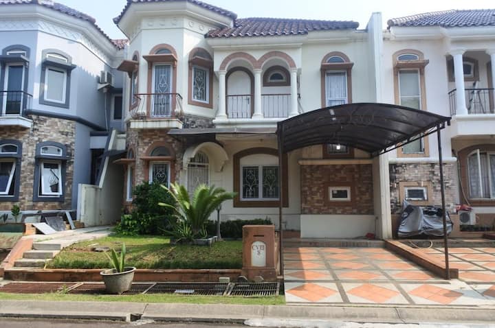A Mediterranean House In Green Area - Depok