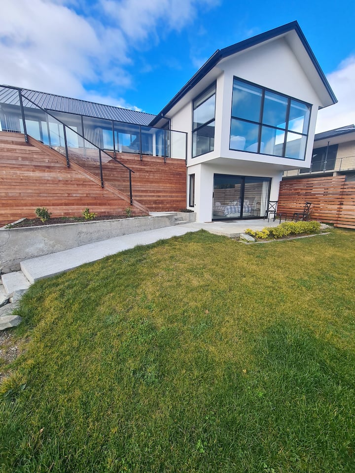 Kelvin Heights Modern Apartment. - Queenstown, New Zealand