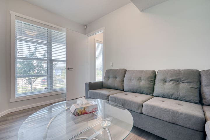 Luxurious Modern 3 Bedroom Home - Edmonton