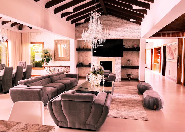 Crypto Hotel Boutique La Reina - Armored Mansion - Rionegro