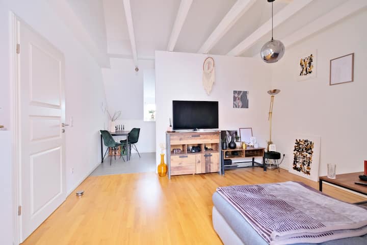 Quiet Rooftop Flat | Sundeck | Historic Center - Bayreuth