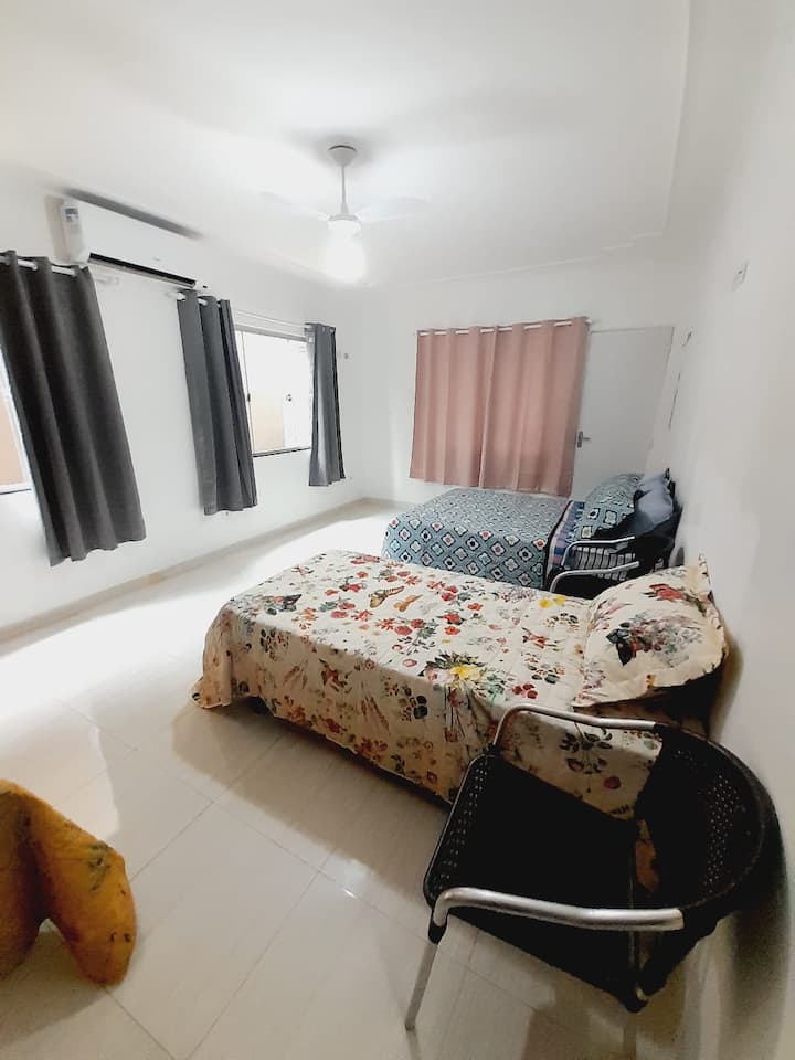Casa - 2 Qtos Com Ar - Bairro Vila Bandeirantes - Campo Grande