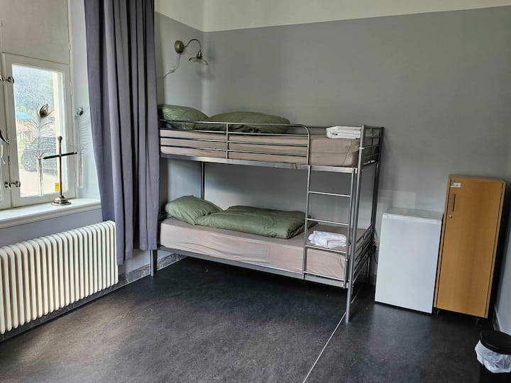 Stora Ekeberg Vandrarhem 2 Bädds Rum - Skara