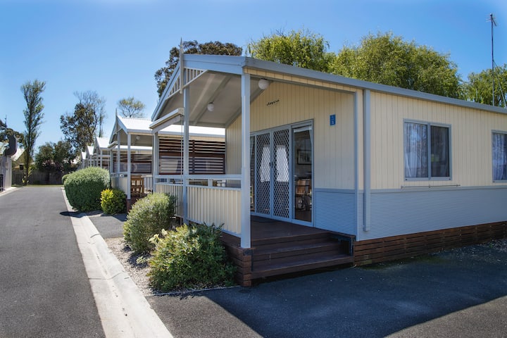 3 Bedroom Poolside Villa - Venus Bay