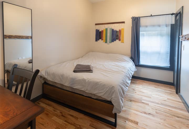 Poplar Room #3 - Chicago, IL