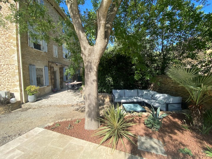 Partie De Mas En Pierre Avec Piscine - Miramas