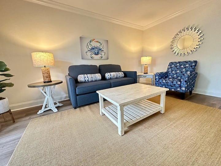 Stones Throw #56 L Luxury 1br L Walk To The Beach - Hilton Head Island, SC