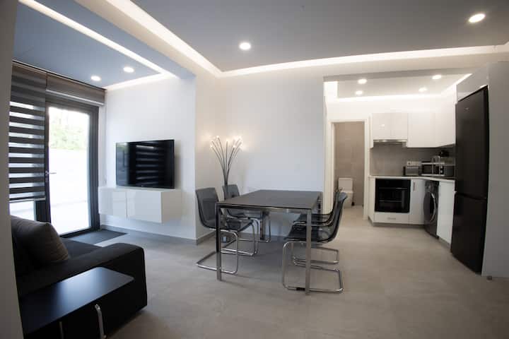 Phaedrus Living: Luxury Mackenzie Flat - Larnaca