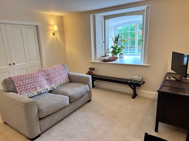 Lower Ground Floor Apartment In Regency Villa - Exeter