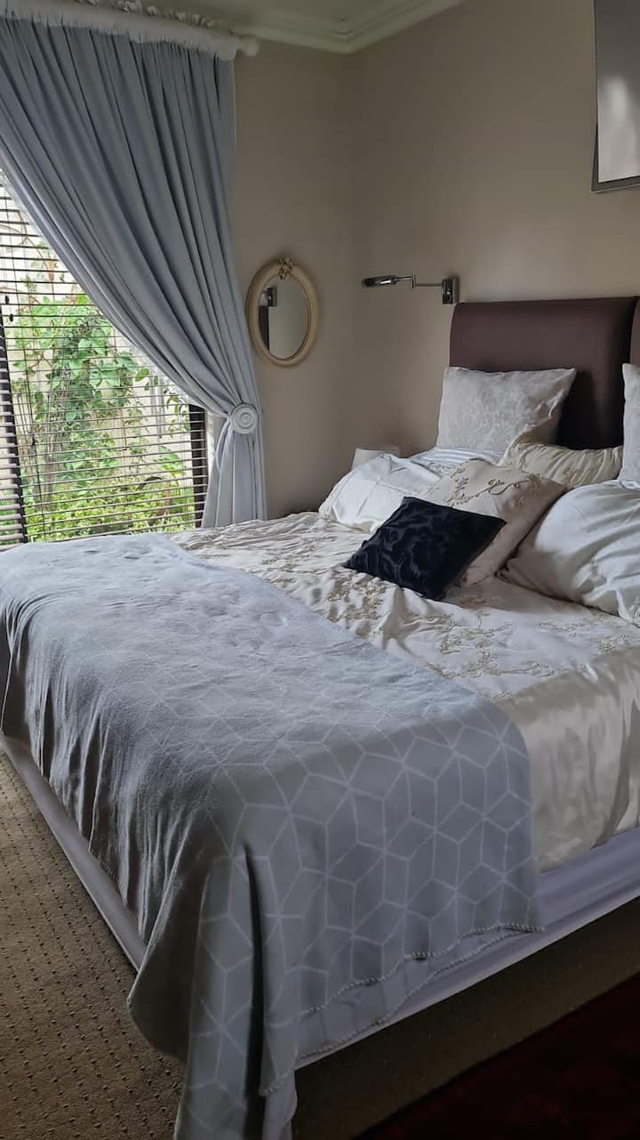 Garden Room En-suite & Patio - Hartbeespoort