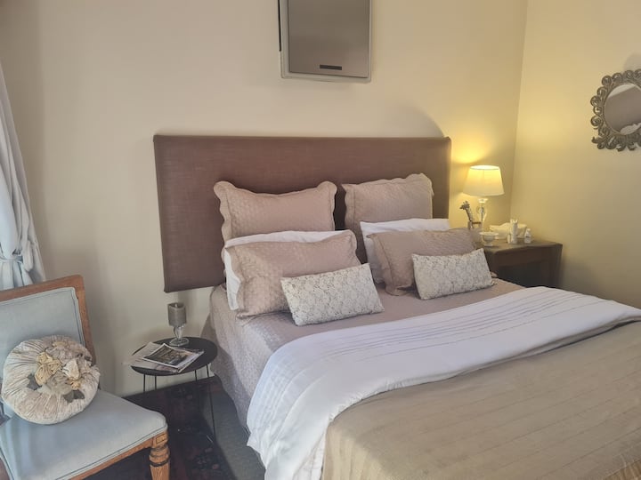 Garden Room En-suite & Patio - Hartbeespoort