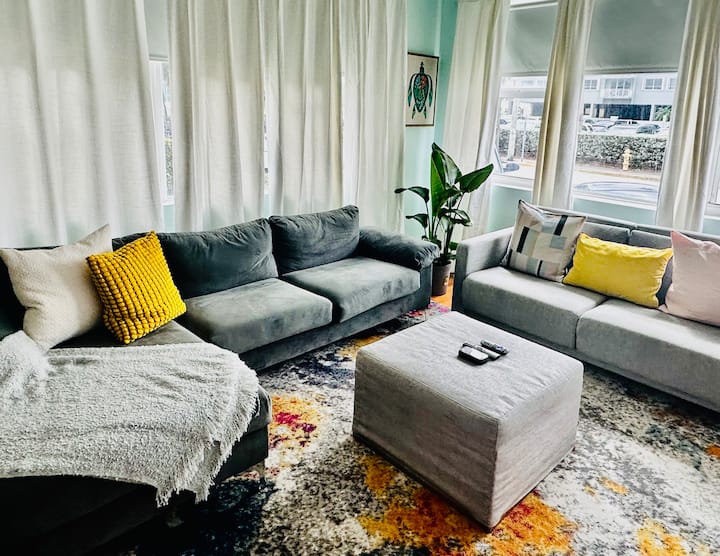 A Chic Steps Away From The Beach 3 Bedrooms 3 Bath - South Beach, FL