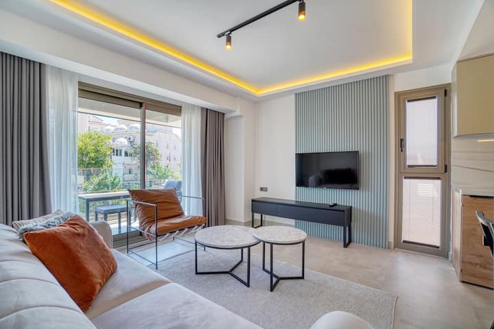 Yeni, ŞıK, Ferah, Havuzlu Merkezi 1+1 Suit -D1 - Ilıca