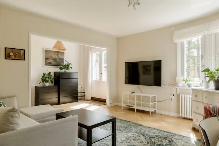 Homey 1br In Charming Suburb - Solna