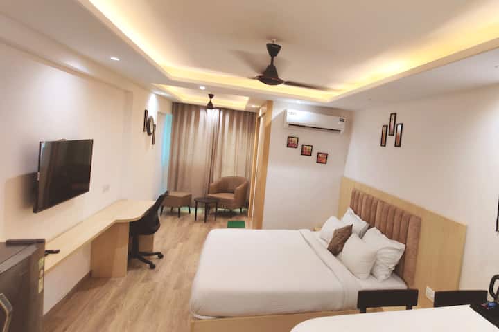 Crystal Studio Apartment With Pool - Jaipur
