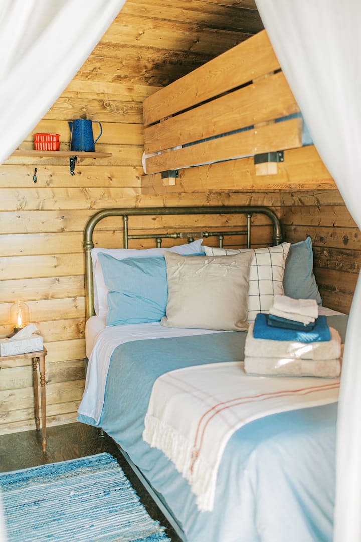 The Pioneer - Farm Stay Cottage - Alberta