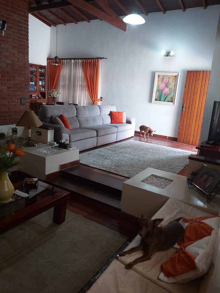 Quarto Em óTima Localização (1) - Sorocaba