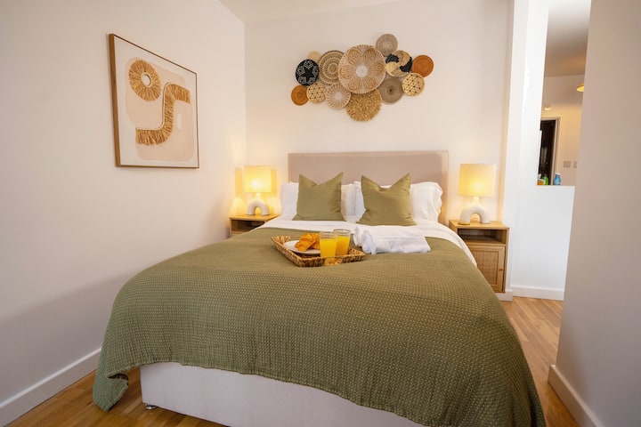 Boho Style - King Bed, Central, Super Fast Wi-fi - Cambridge