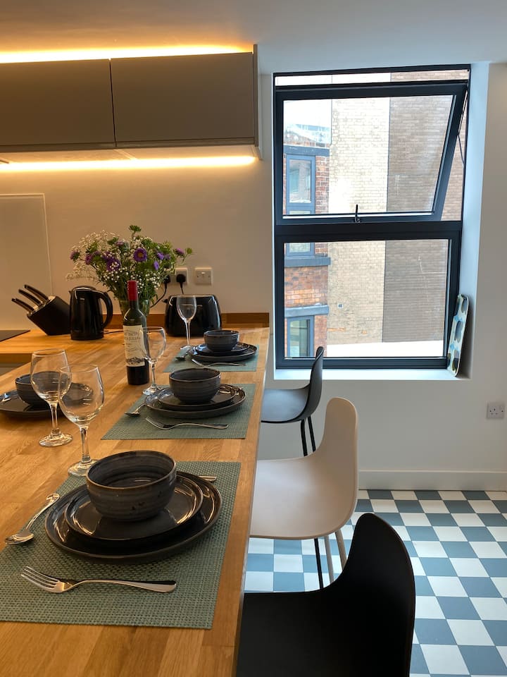 Brand New Contemporary 3 Bedroom Apartment - Sheffield