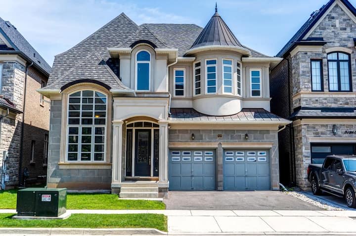 Oakville's Gem! - Oakville