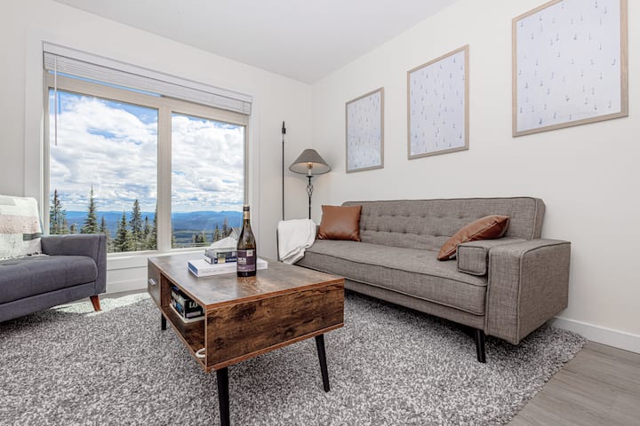 Modern Cabin On The Ski Hill - Big White Ski Resort, BC