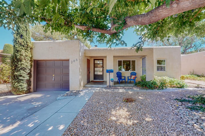 Adobe Home, Firepit, Garage, Dog Welcome - Albuquerque, NM