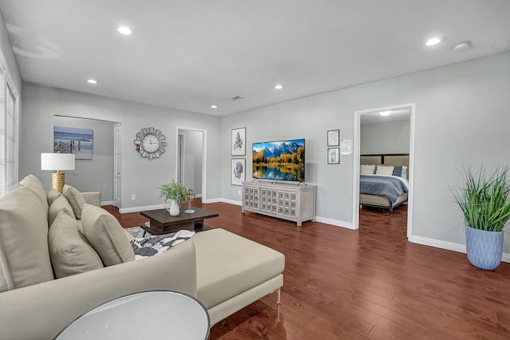 Luxury Home | Modern Design | Minutes To Disney! - San Gabriel, CA